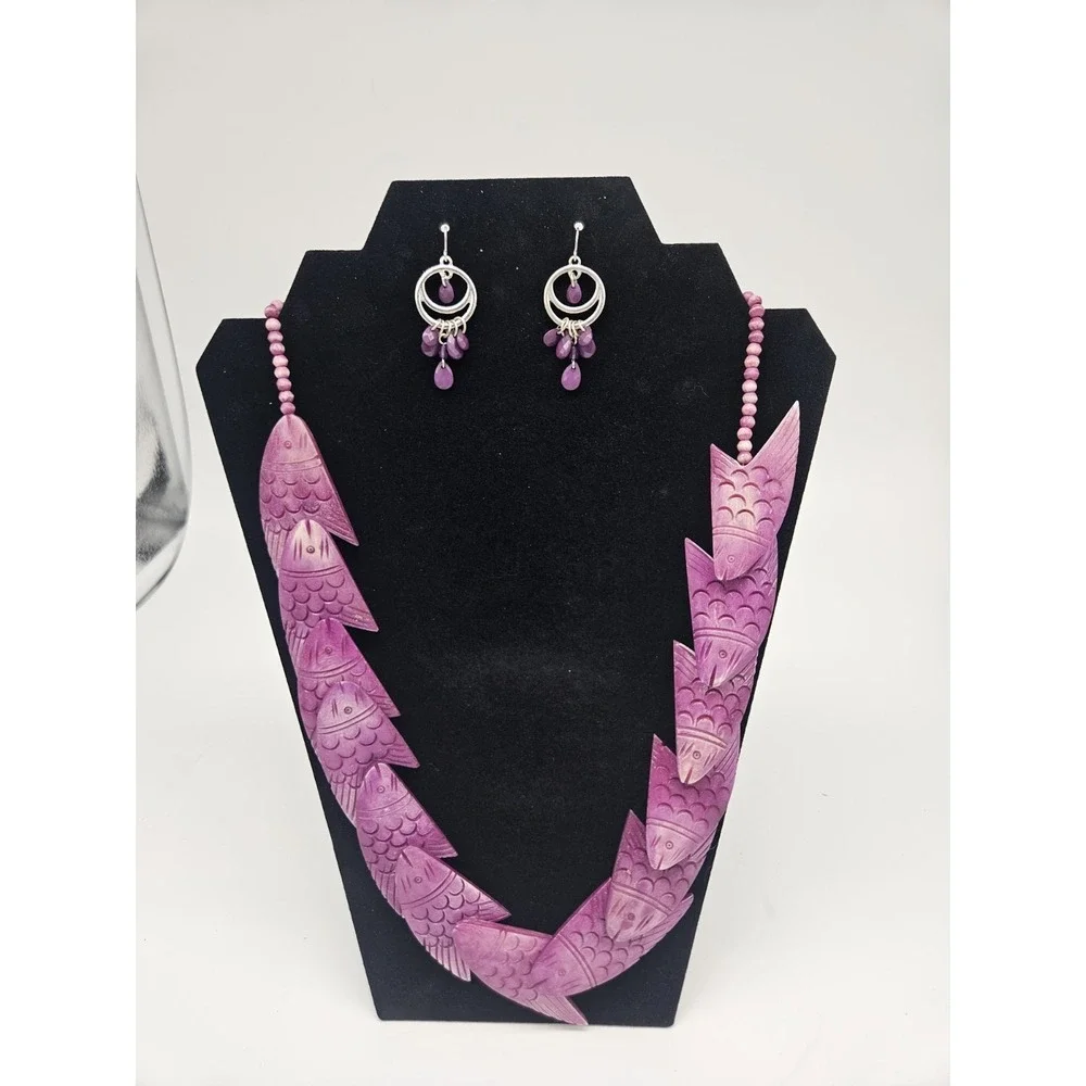 The Unbranded Brand | Jewelry | Purple Wood Fish Bead Statement ...